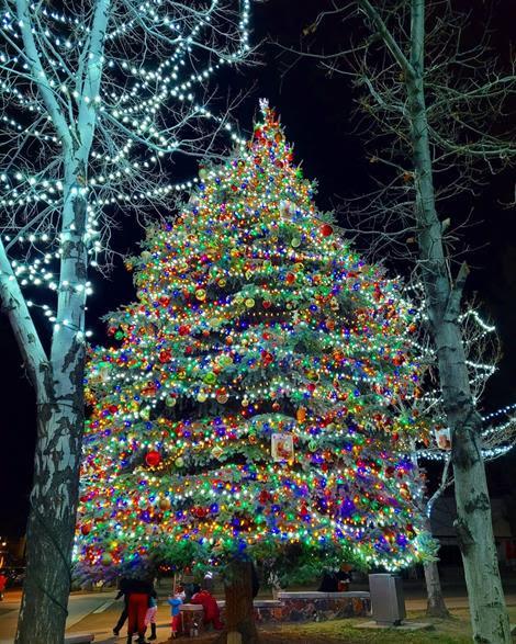 Christmas Tree Lighting Ceremony | Big Bear Cool Cabins